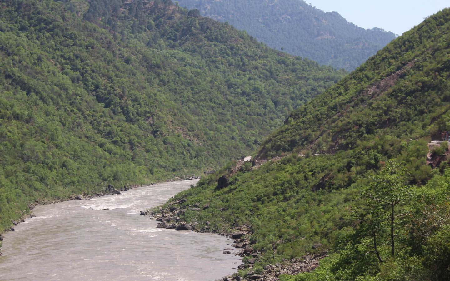 Tourist’s Guide to Kashmir: Sights, Activities & Tips | Zameen Blog