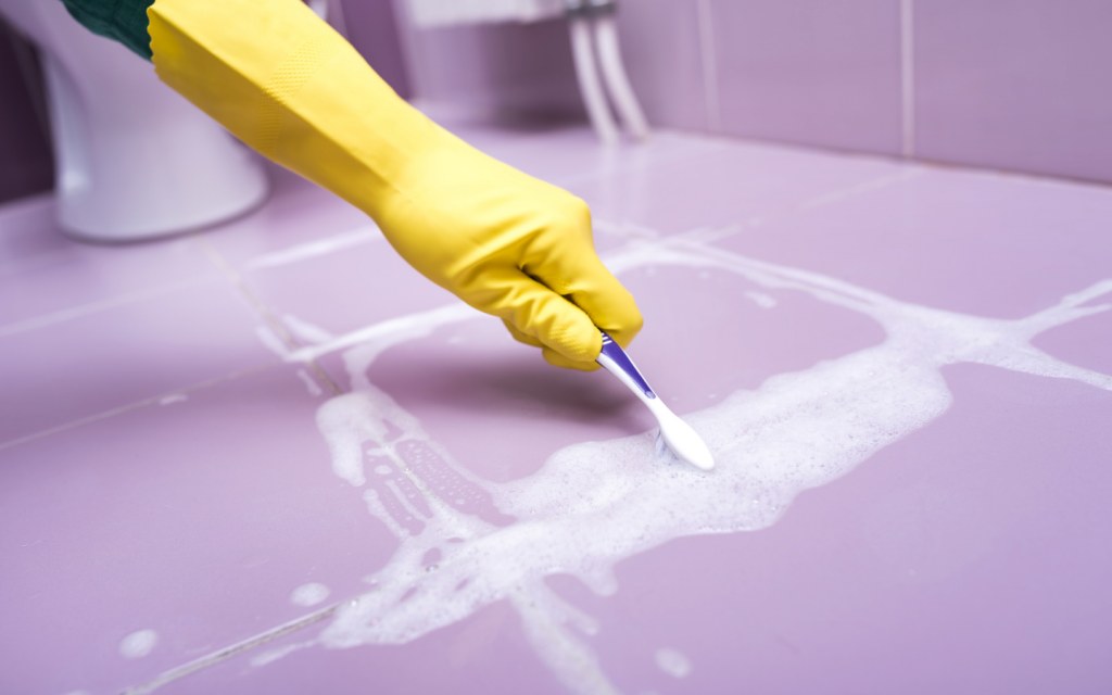 Budget-Friendly Ways to Clean Floor Tiles | Zameen Blog