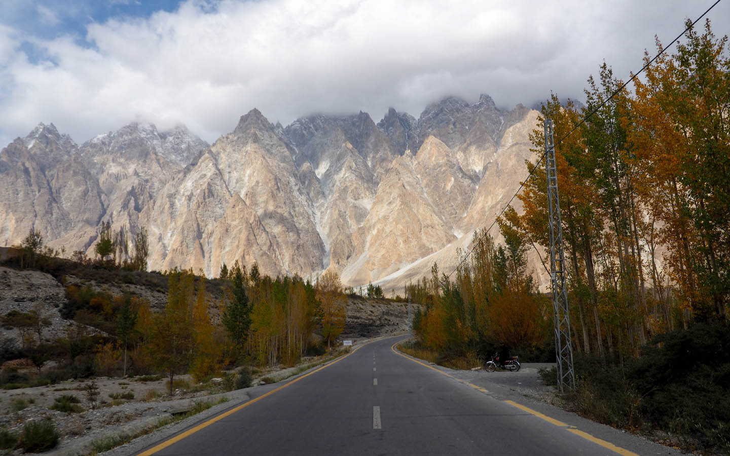 10 Most Scenic & Beautiful Roads in Pakistan | Zameen Blog