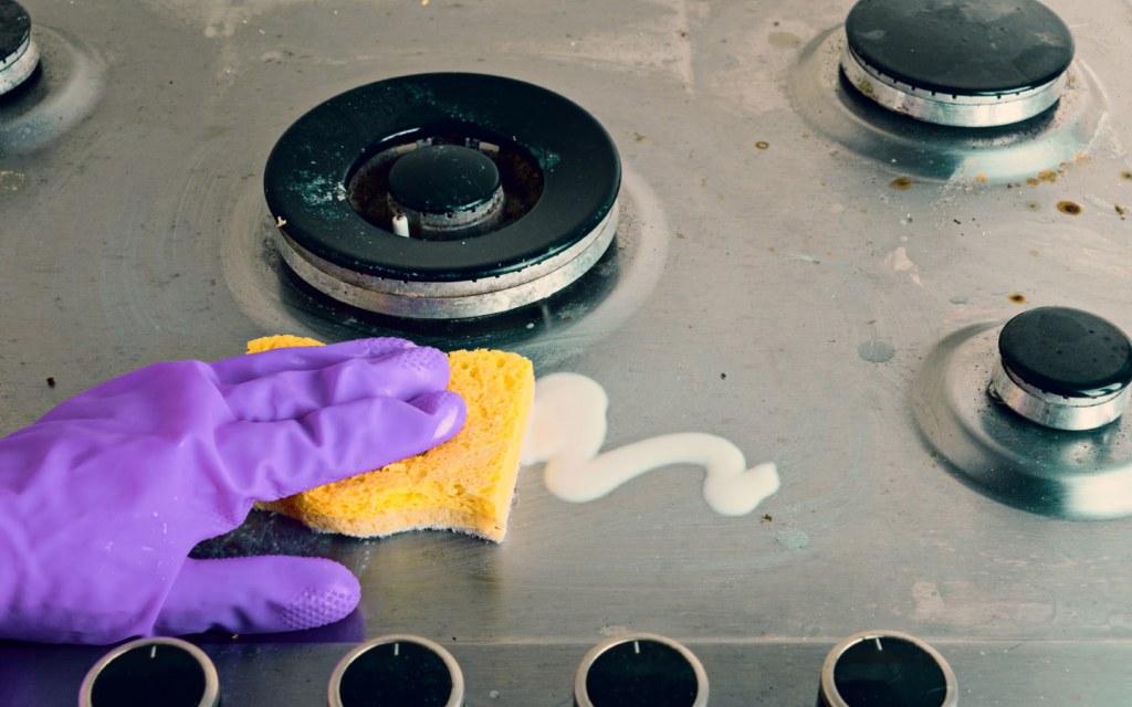 10 Bad Housekeeping Habits You Should Quit Right Now | Zameen Blog