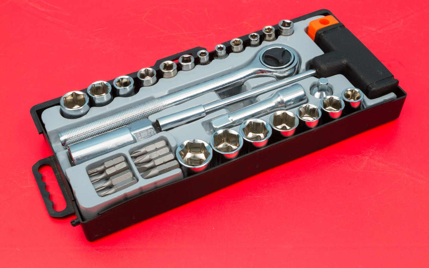 Basic Car Toolkit for Emergencies & Sudden Repairs | Zameen Blog