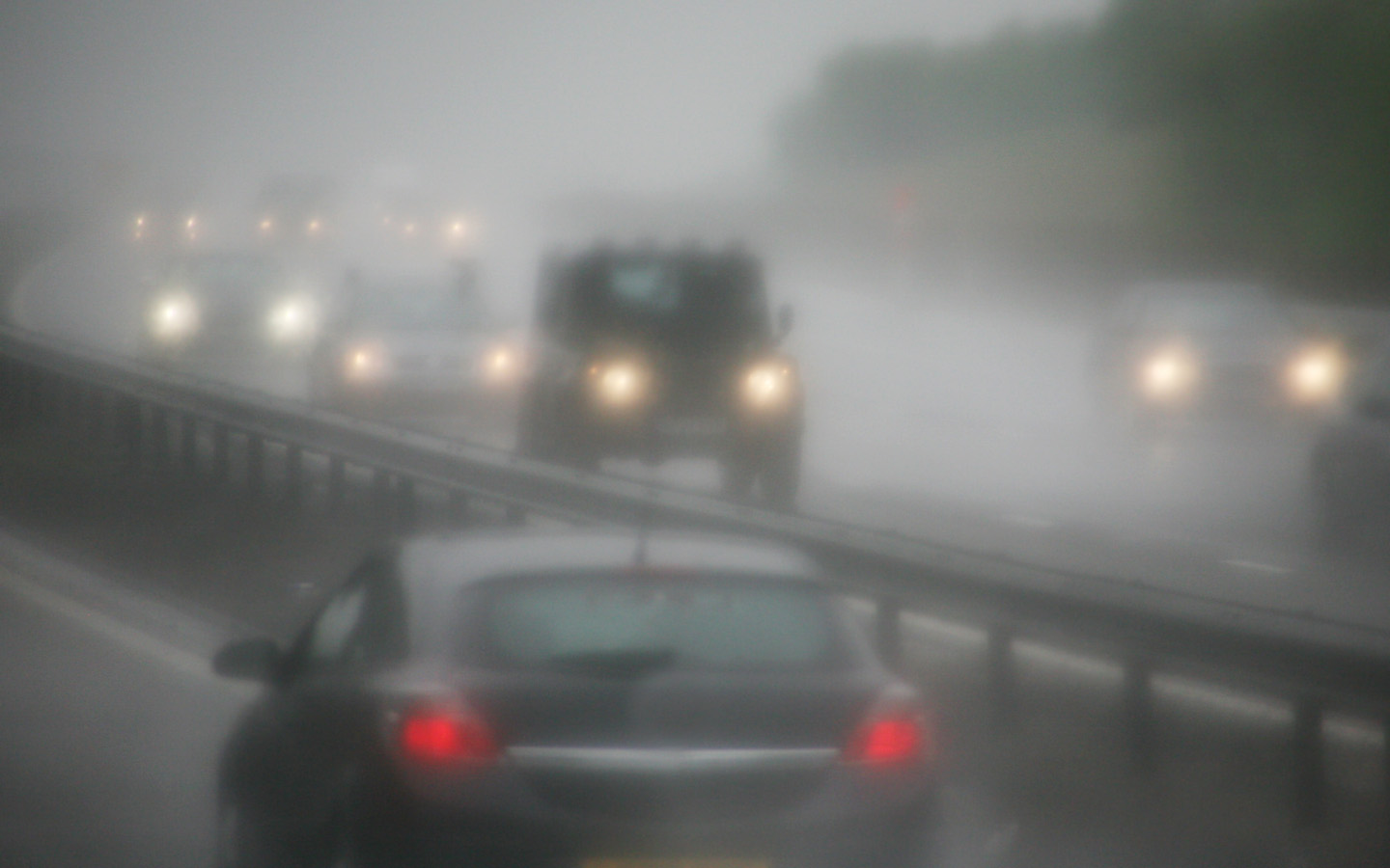 Safety Tips to Follow While Driving in the Rain | Zameen Blog