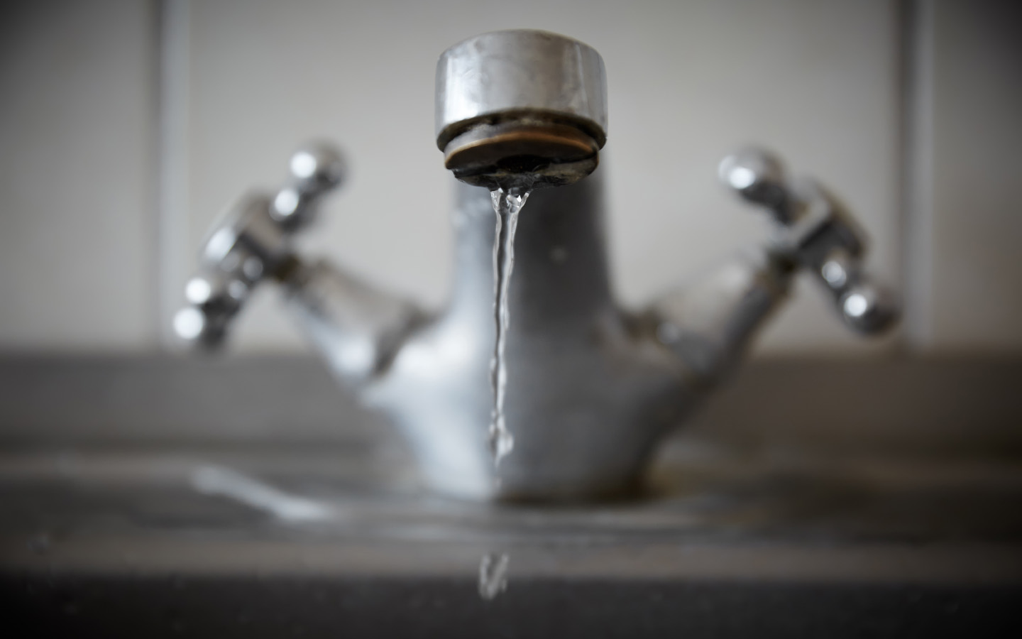 7 Simple Ways to Save Water At Homes | Zameen Blog