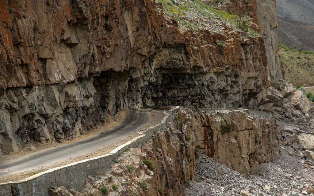 8 of the Most Dangerous Roads of Pakistan | Zameen Blog