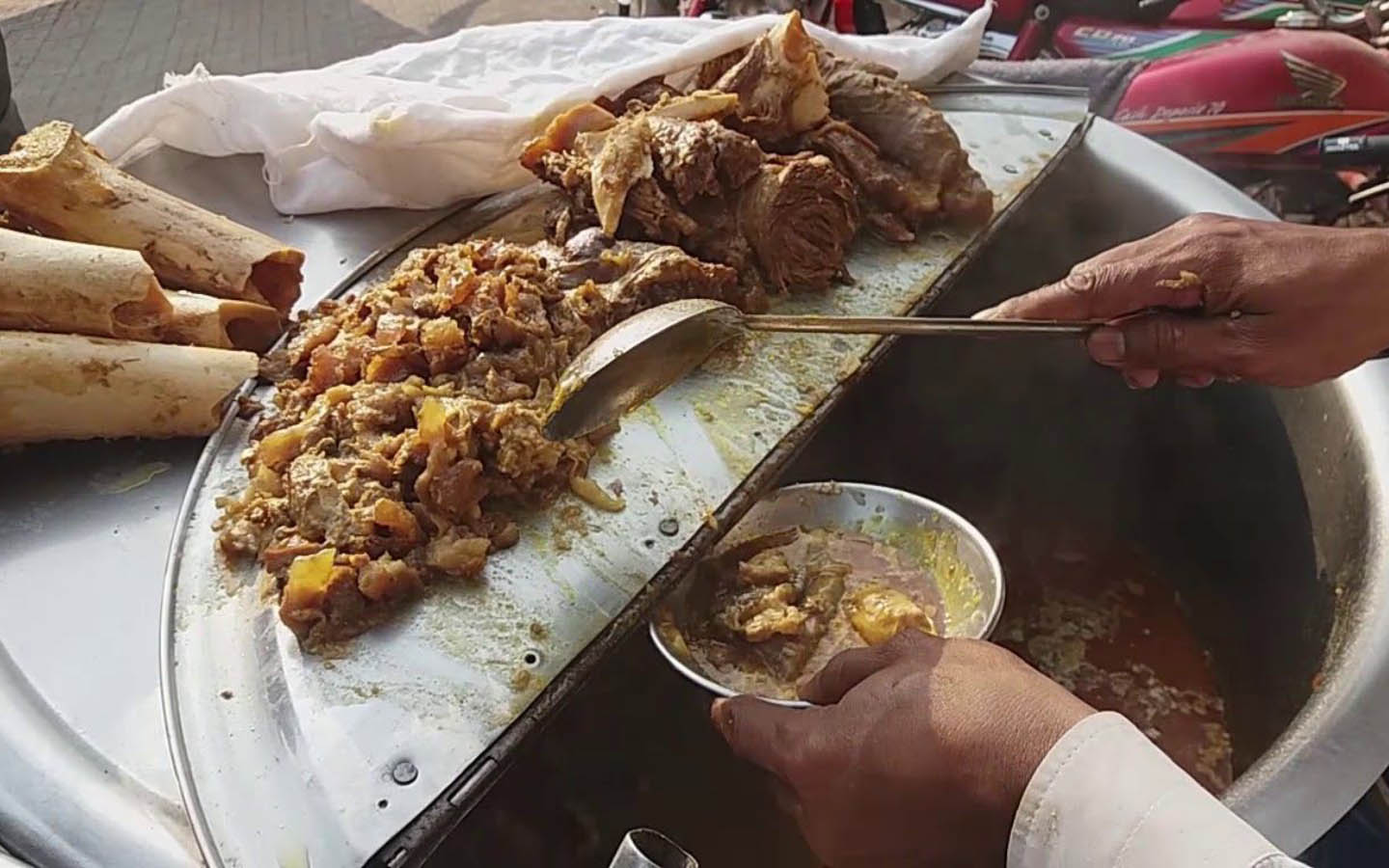 Exploring The Historic Food Streets in Lahore | Zameen Blog