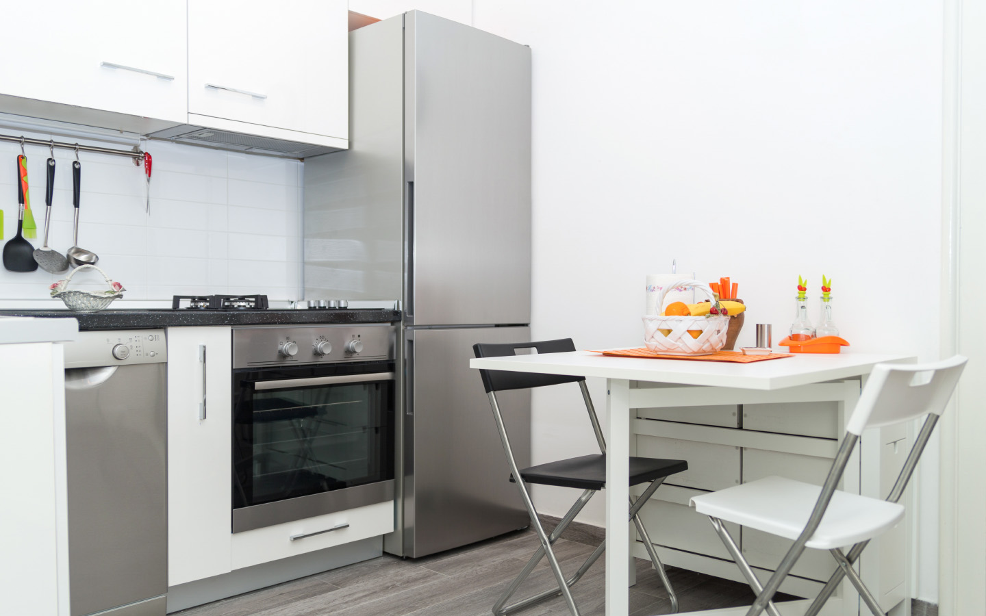 Closed vs. Open Kitchen Plans—Key Differences | Zameen Blog