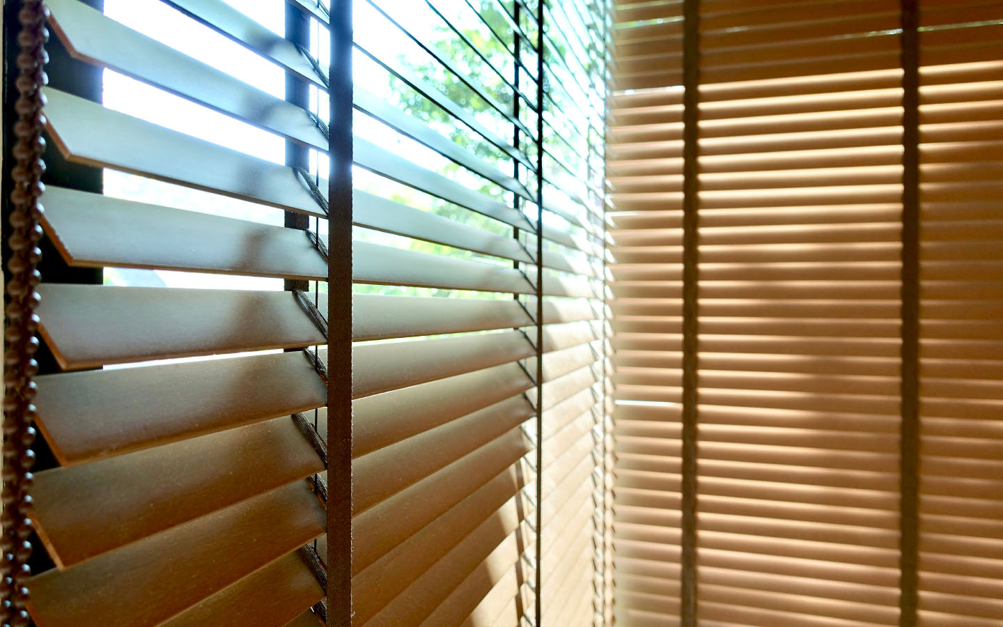 Different Types of Window Blinds for Homes | Zameen Blog