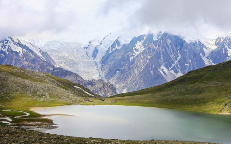 15 of the Most Beautiful Lakes in Pakistan | Zameen Blog