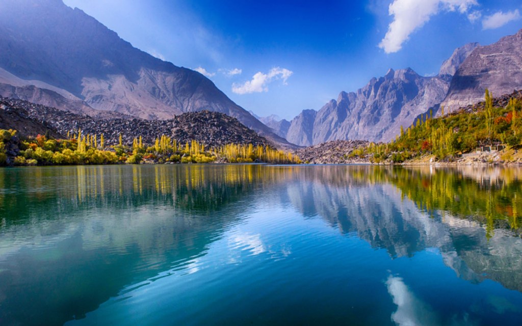 15 of the Most Beautiful Lakes in Pakistan | Zameen Blog