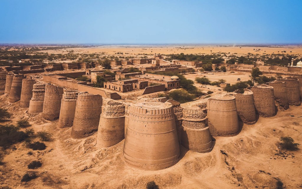 Derawar Fort in Cholistan Desert: History, Location, Attractions & More ...