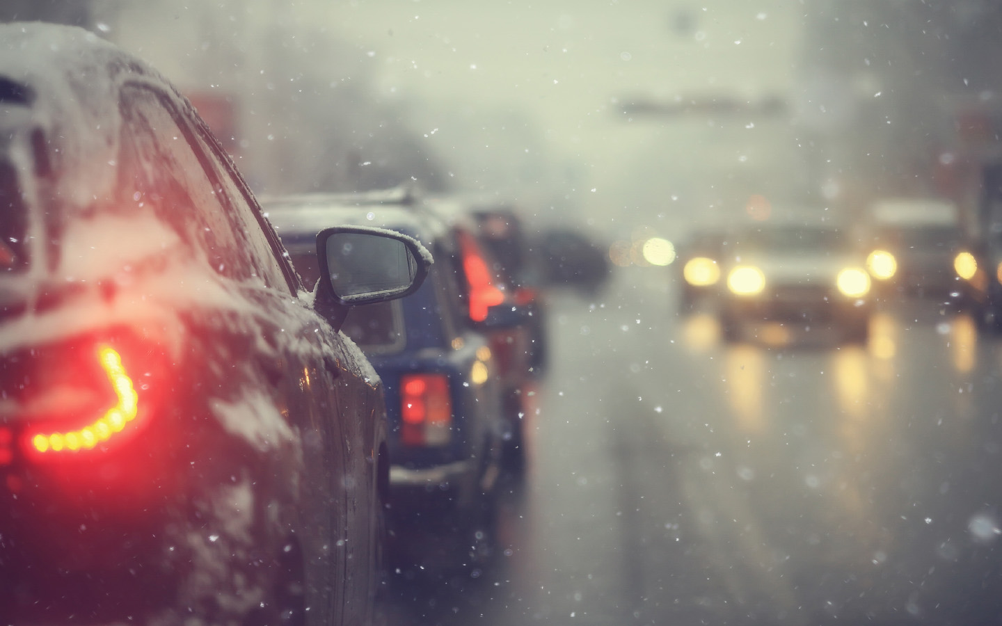Road Safety Tips For Driving In the Snow | Zameen Blog