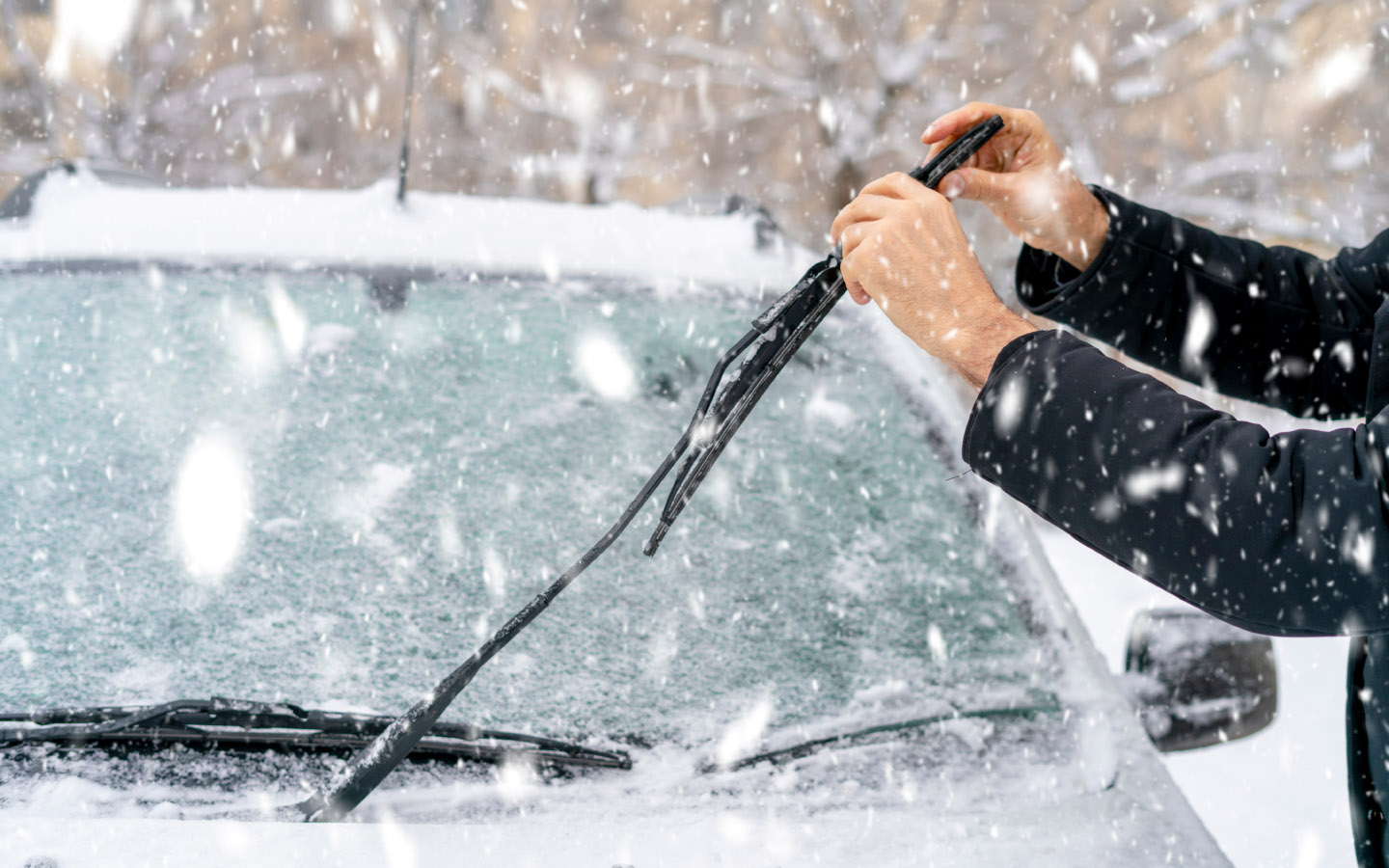 Road Safety Tips For Driving In the Snow | Zameen Blog