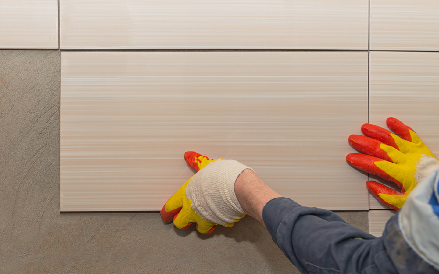 DIY Guide on How to Install a Tile Backsplash | Zameen Blog