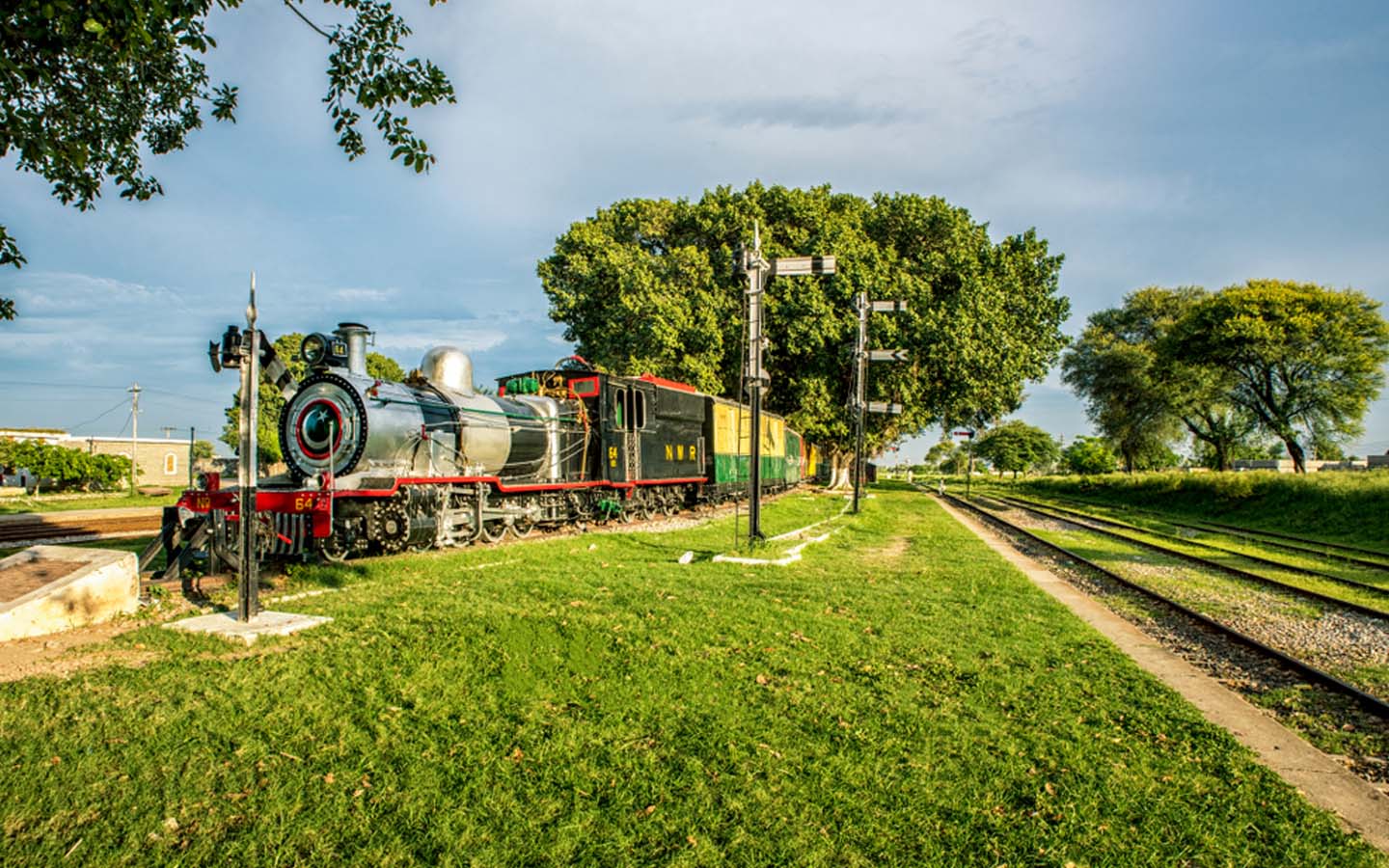 Pakistan Railways: History, Facts & More! | Zameen Blog