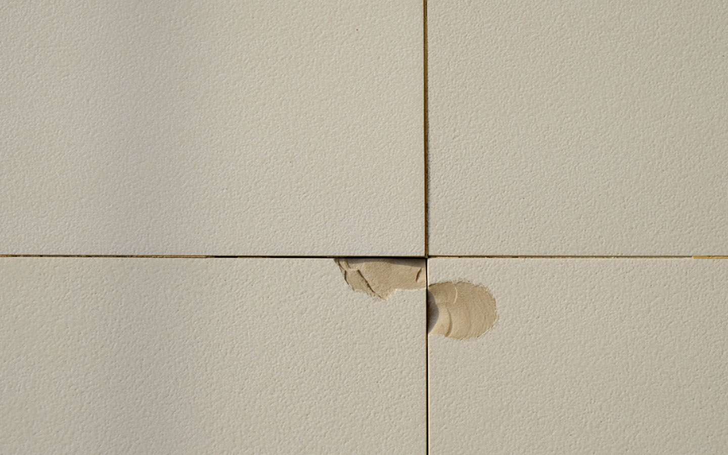 Tips on How to Prevent and Repair Cracked Tiles | Zameen Blog