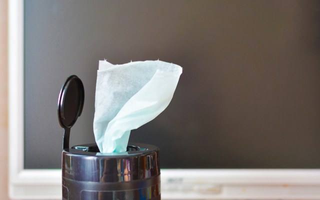How to Make Homemade Wipes for Cleaning and Disinfecting | Zameen Blog
