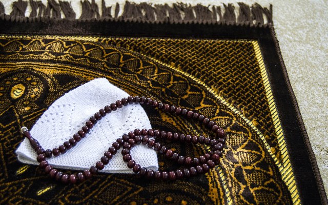 How to Make Your Own Prayer Rug at Home | Zameen Blog