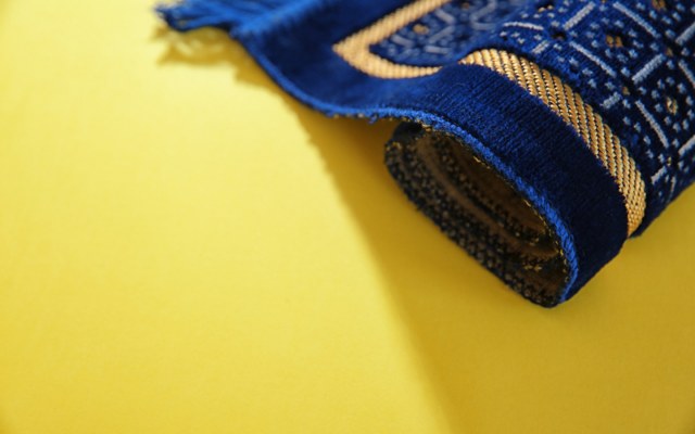 How to Make Your Own Prayer Rug at Home | Zameen Blog