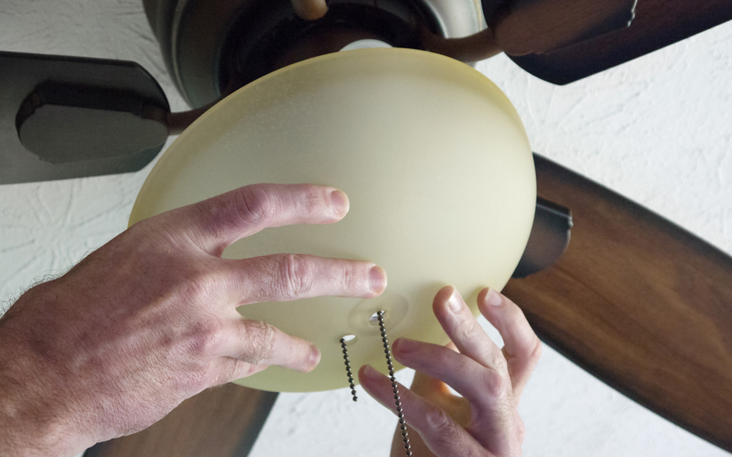 How to Fix a Noisy Ceiling Fan: Easy DIY Tips | Zameen Blog