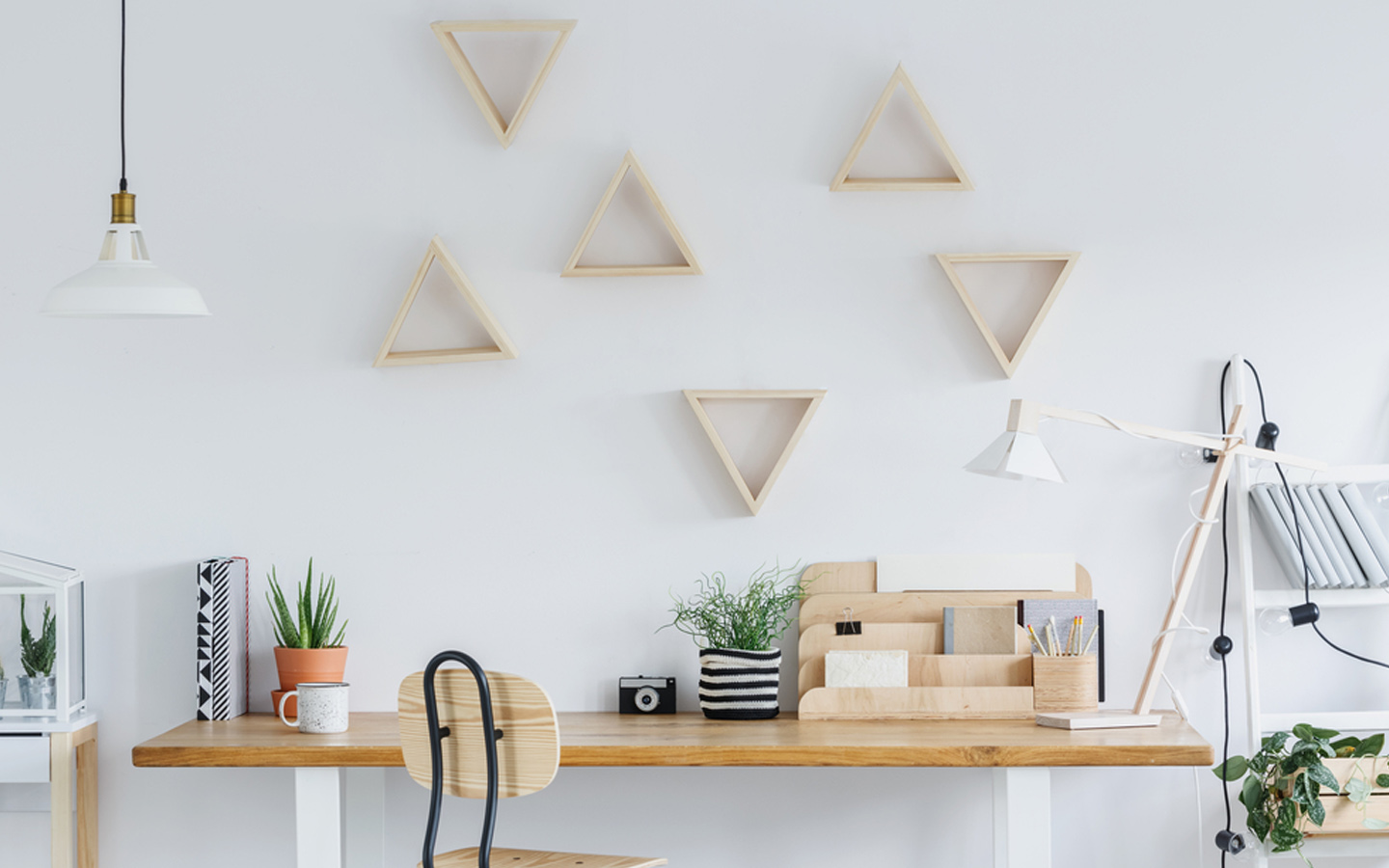 Inspiring Decor Ideas for Your Writing Desk | Zameen Blog