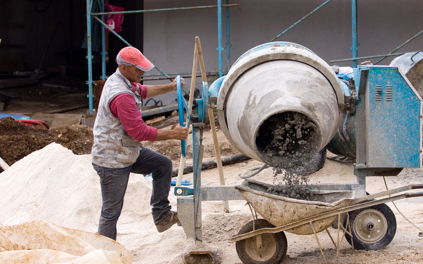 Tips for Completing Construction Projects on Time | Zameen Blog