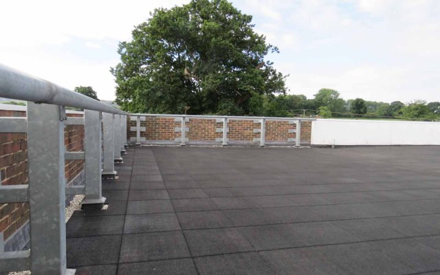 Parapet Walls: Importance, Types, Uses & More! | Zameen Blog