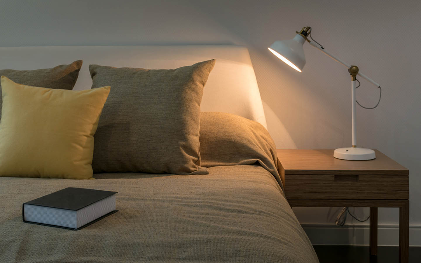 A Guide to the Perfect Bedside Table Design | Zameen Blog