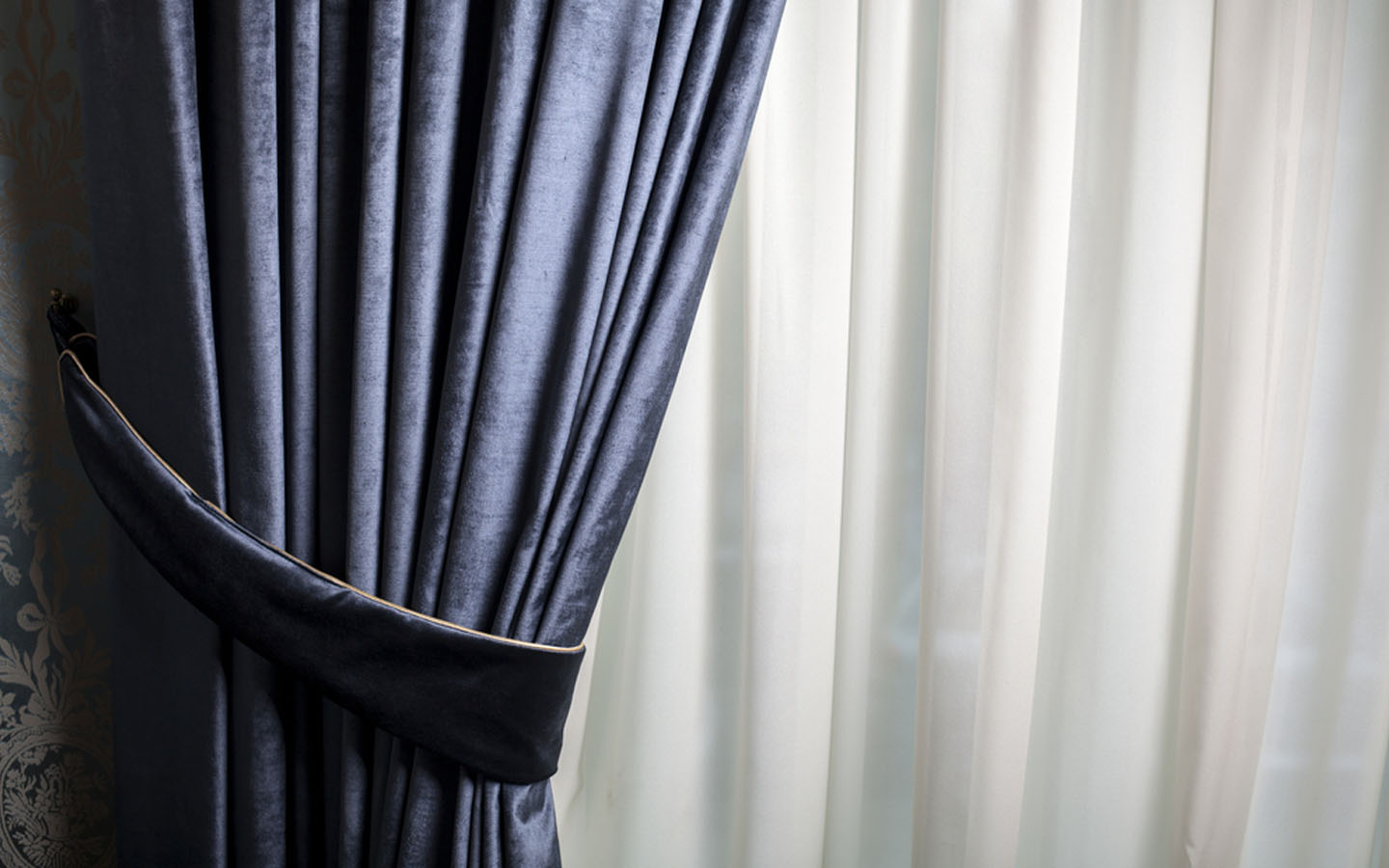 Best Types of Curtain Fabrics and Their Prices in Pakistan | Zameen Blog