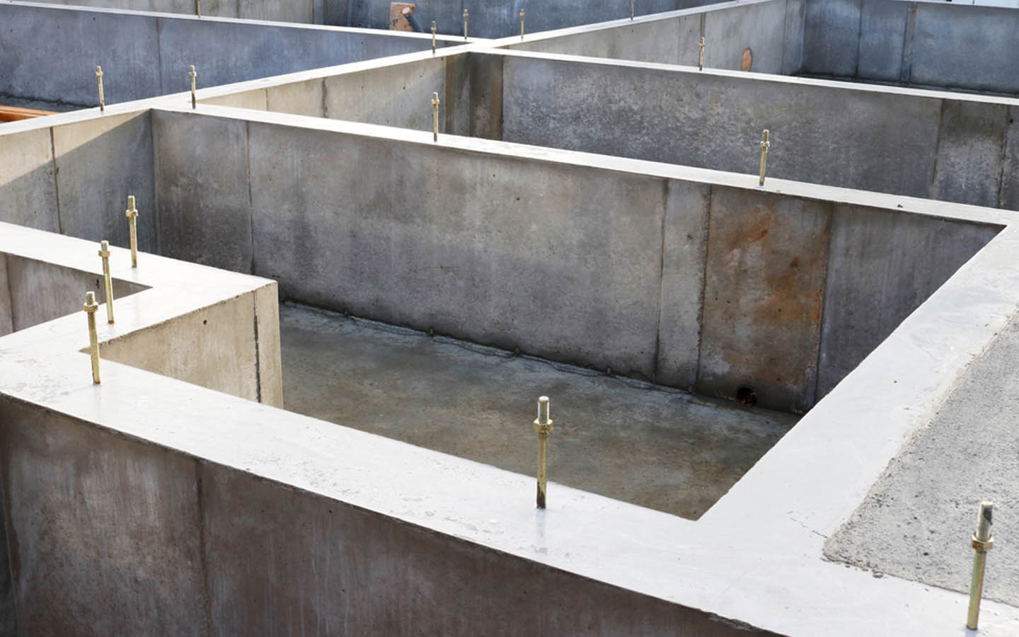 Plinth in Construction: Purpose, Application & More! | Zameen Blog