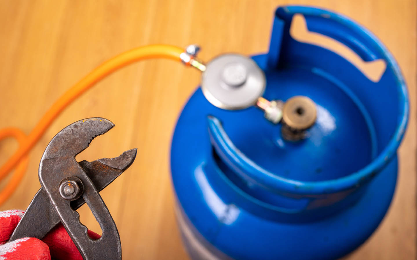 Important Gas Cylinder Safety Tips | Zameen Blog
