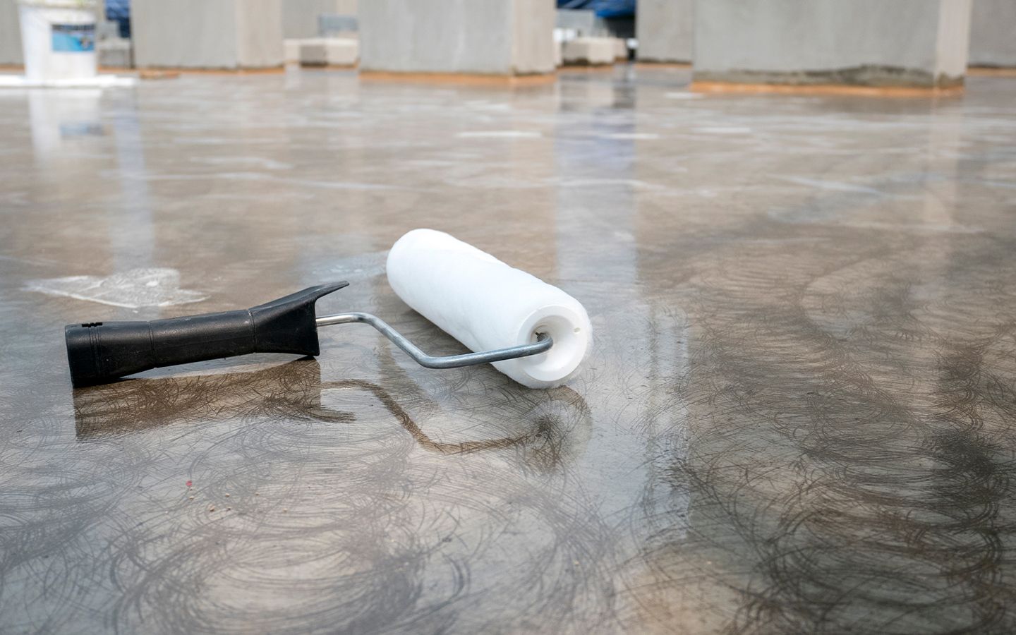 How To Apply Epoxy Paint On A Concrete Floor| Zameen Blog