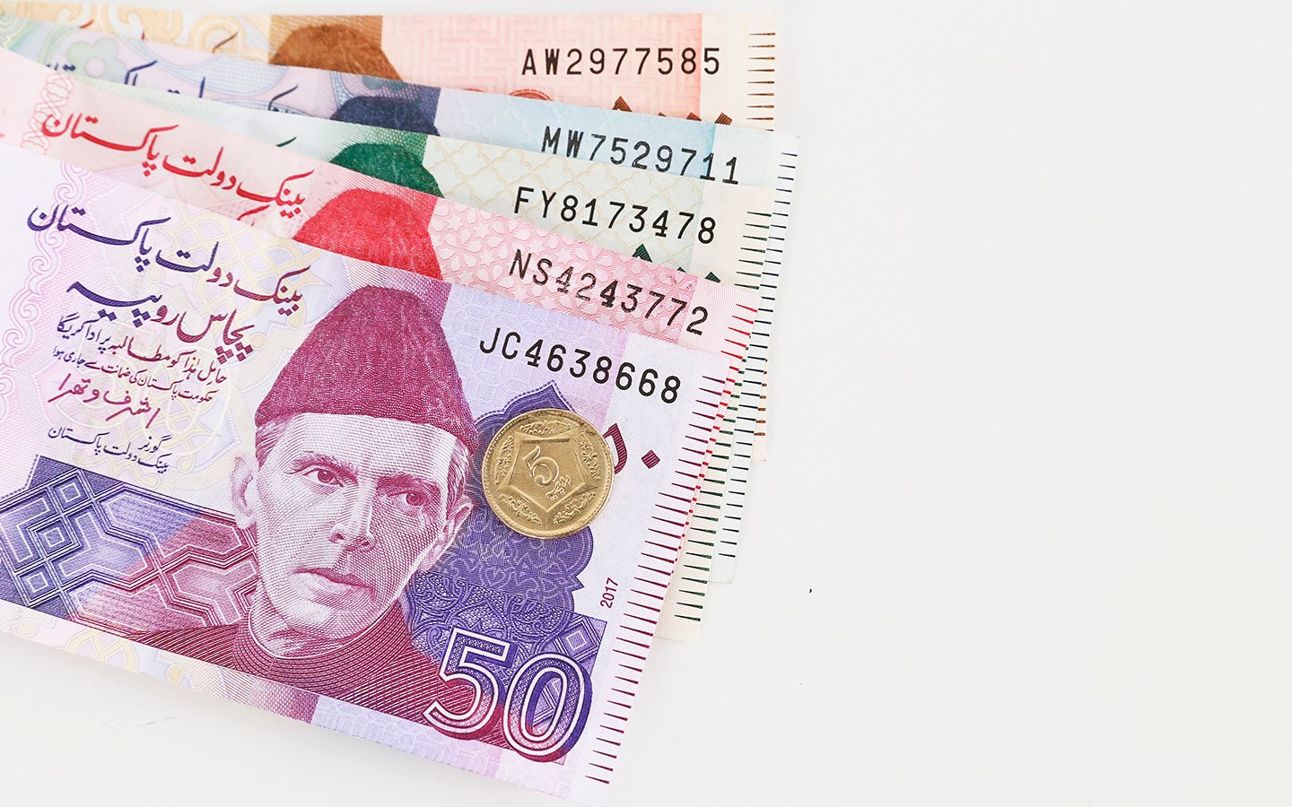 Fake Currency in Pakistan & How to Identify The Counterfiets | Zameen Blog