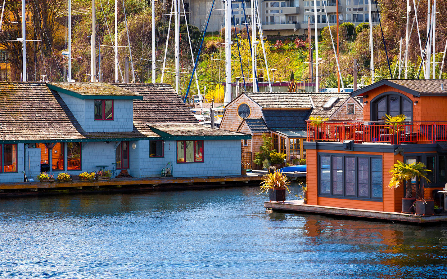 Floating Homes: A Modern Solution To Sustainable Living | Zameen Blog